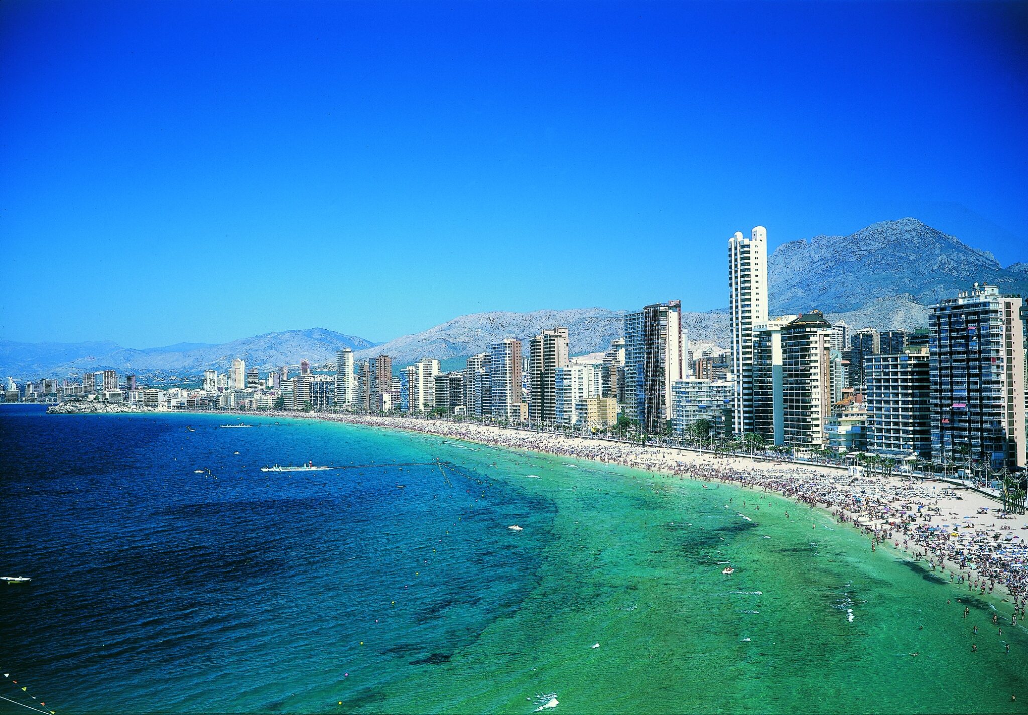 Playa de Poniente o Playa de Levante, ¿cuál elegir? – Rental BENIDORM ...